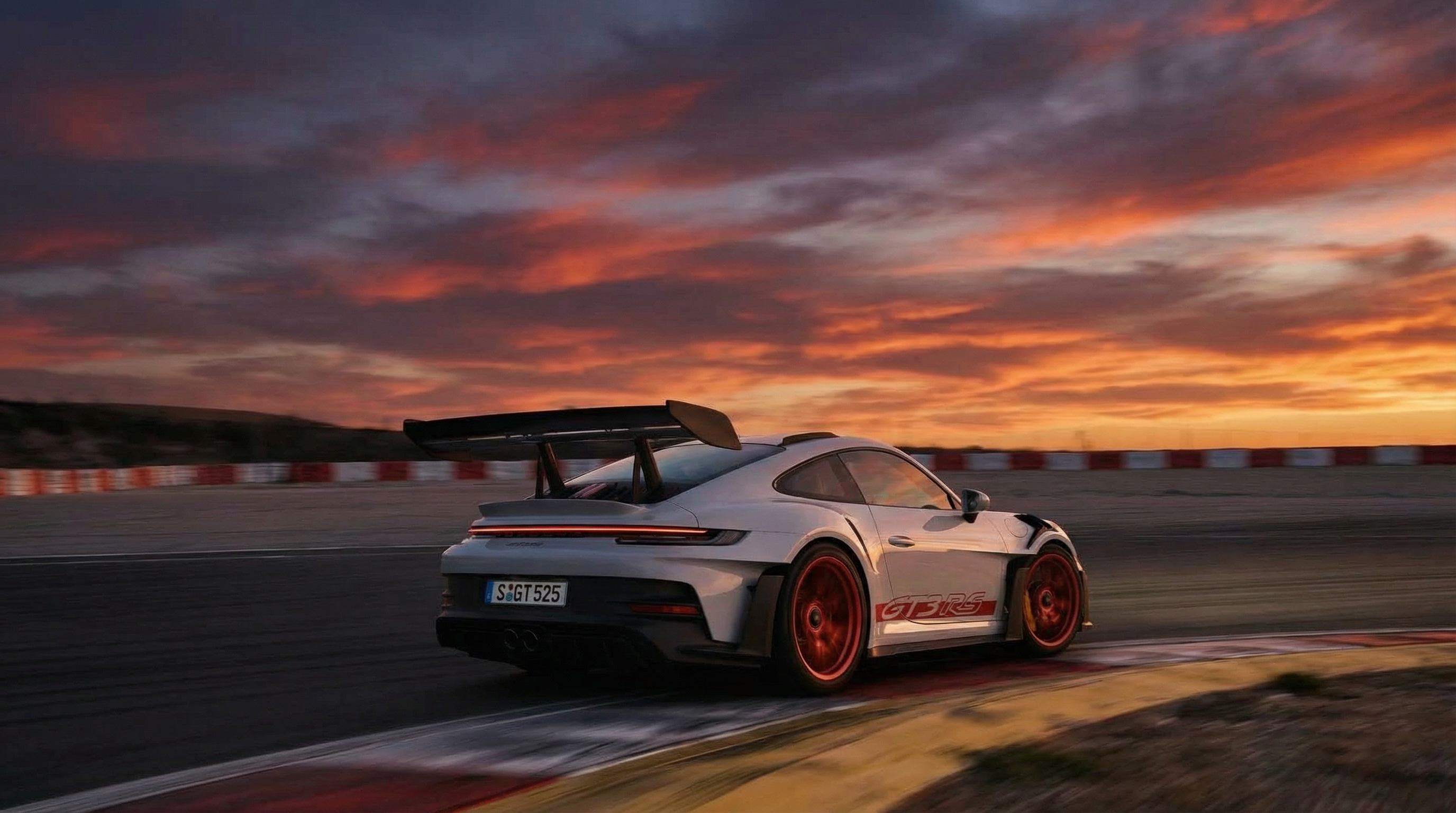 Porsche 911 GT3 RS on the track | Wallpaper 4k
